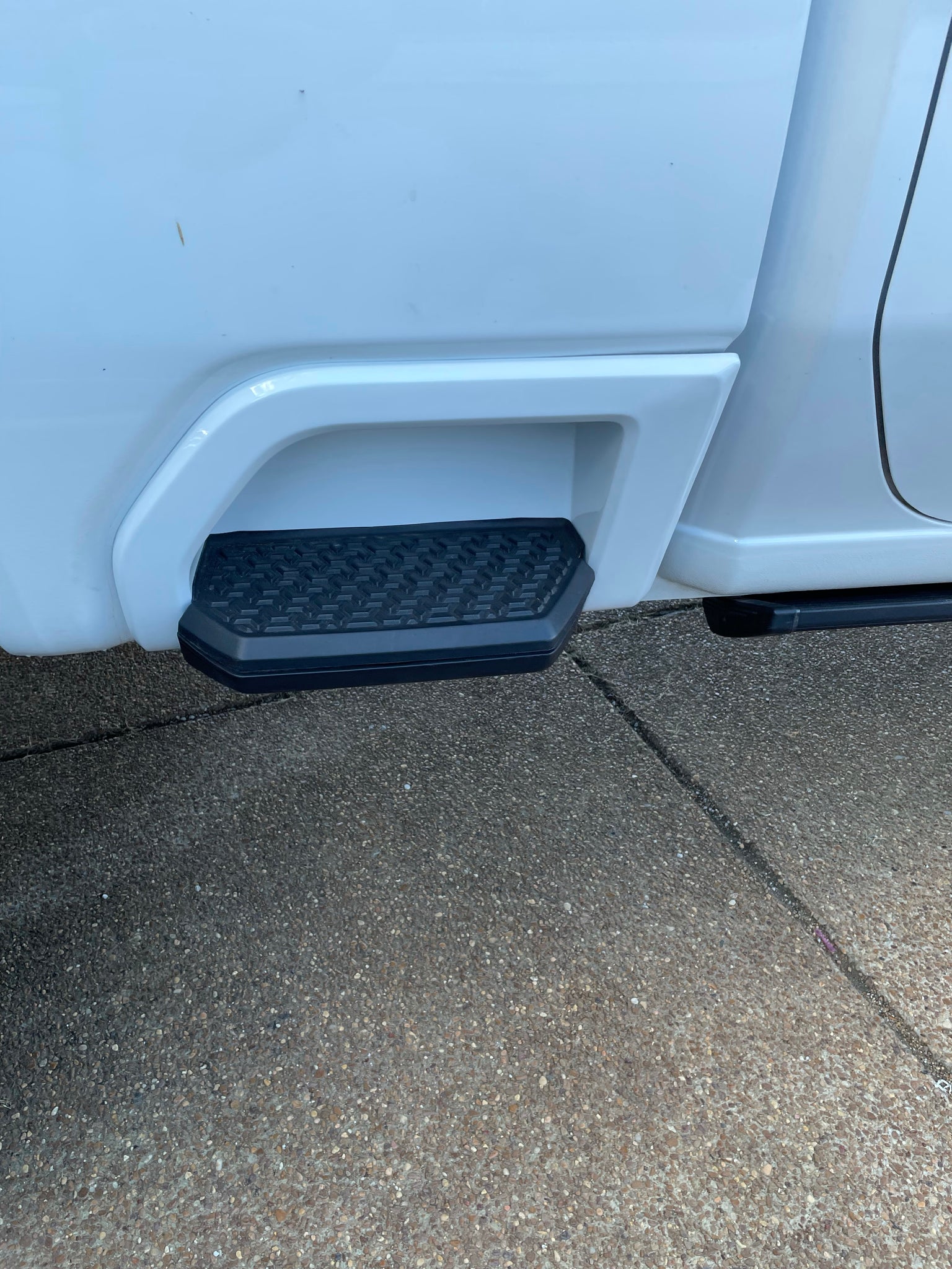 2020-2025 GM Bed Steps Shrouds Colormatched – MidsouthLED